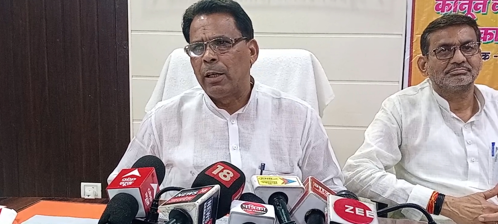 Chitrakoot News : दो दिवसीय दौरे पर पहुंचे प्रभारी मंत्री ने विपक्षियों ...