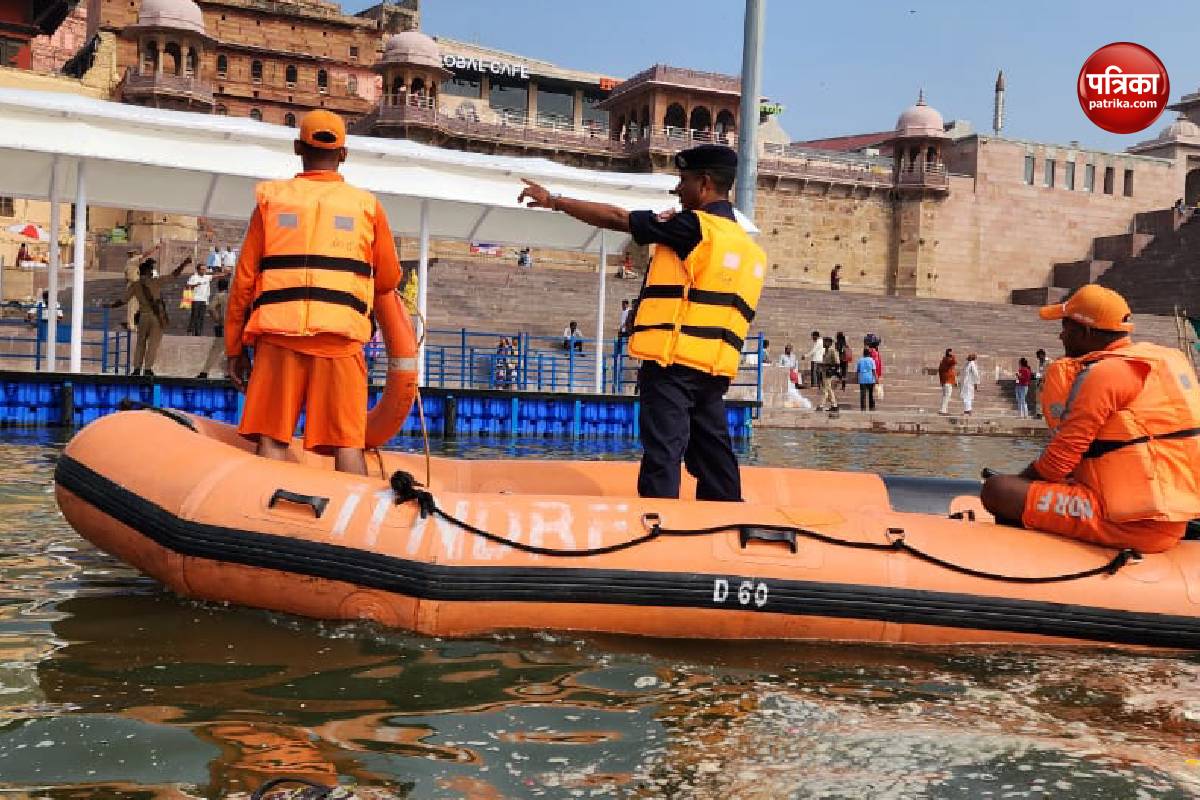 Varanasi News : श्रद्धालुओं के लिए हर समय गंगा तट पर मुस्तैद हैं NDRF के जवान, ताकि न होने पाए ...