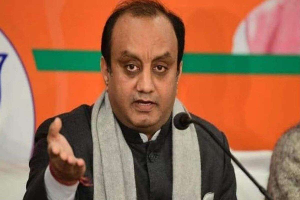 अरविंद केजरीवाल पर आरोप सरकारी तनख्वाह देकर कार्यकर्ताओं से करवाते हैं पार्टी का काम Arvind 
