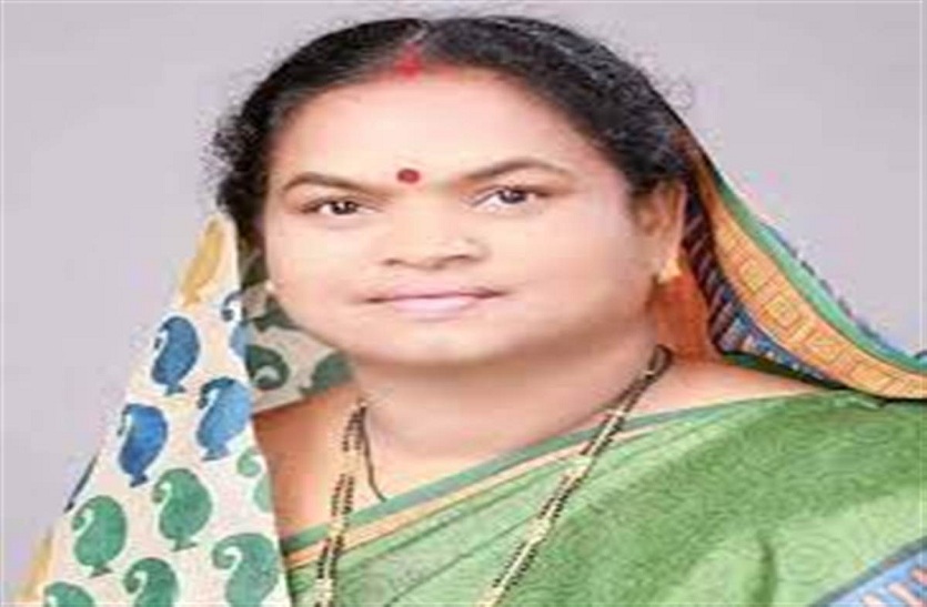 बड़ी खबर : फूलो देवी नेताम ने महिला कांग्रेस प्रदेश अध्यक्ष पद से दिया ...