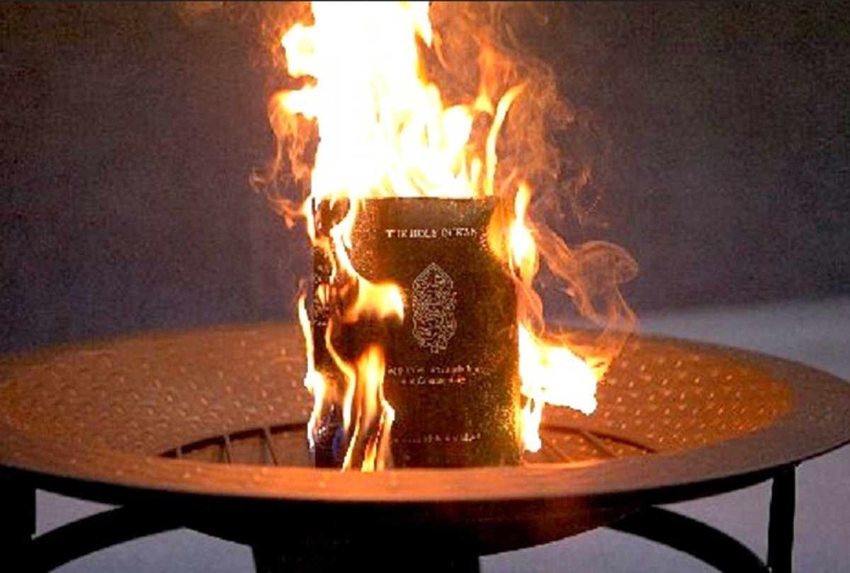 डेनमार्क में फिर जलाई गई कुरान, इस्लामिक देशों ने जताई नाराज़गी | Quran ...