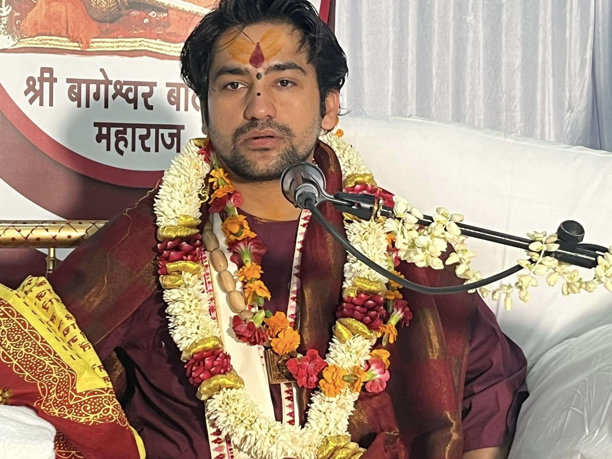 Baba Bageshwar Dham: बाबाओं के सहारे मध्यप्रदेश के नेता और पार्टियां ...