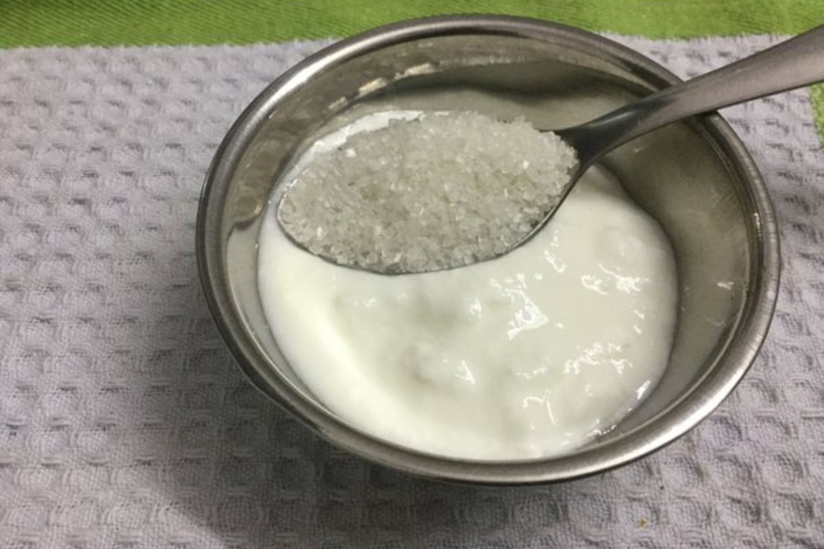 शुभ कार्य पर निकलने से पहले क्यों खाते है दही चीनी , ये फायदे जानकर ...