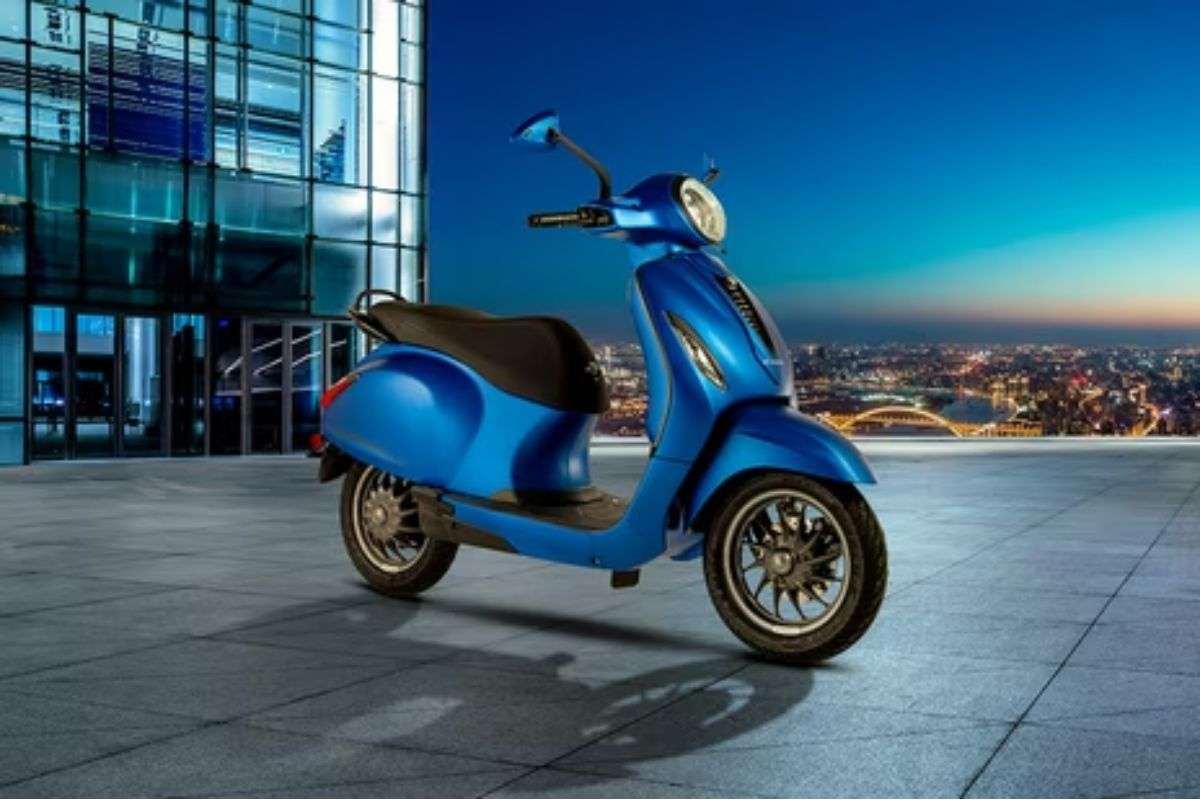 Ola और Aether के इलेक्ट्रिक स्कूटर से बजाज के आगामी स्कूटर होगी सीधी ...