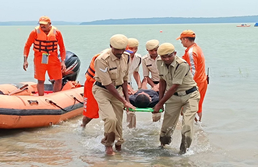 बाढ़ की स्थिति में कैसे बचाएंगे अपनी जान ? NDRF की टीम ने सिखाए तरीके, आप भी जानें जरुरी बातें ...