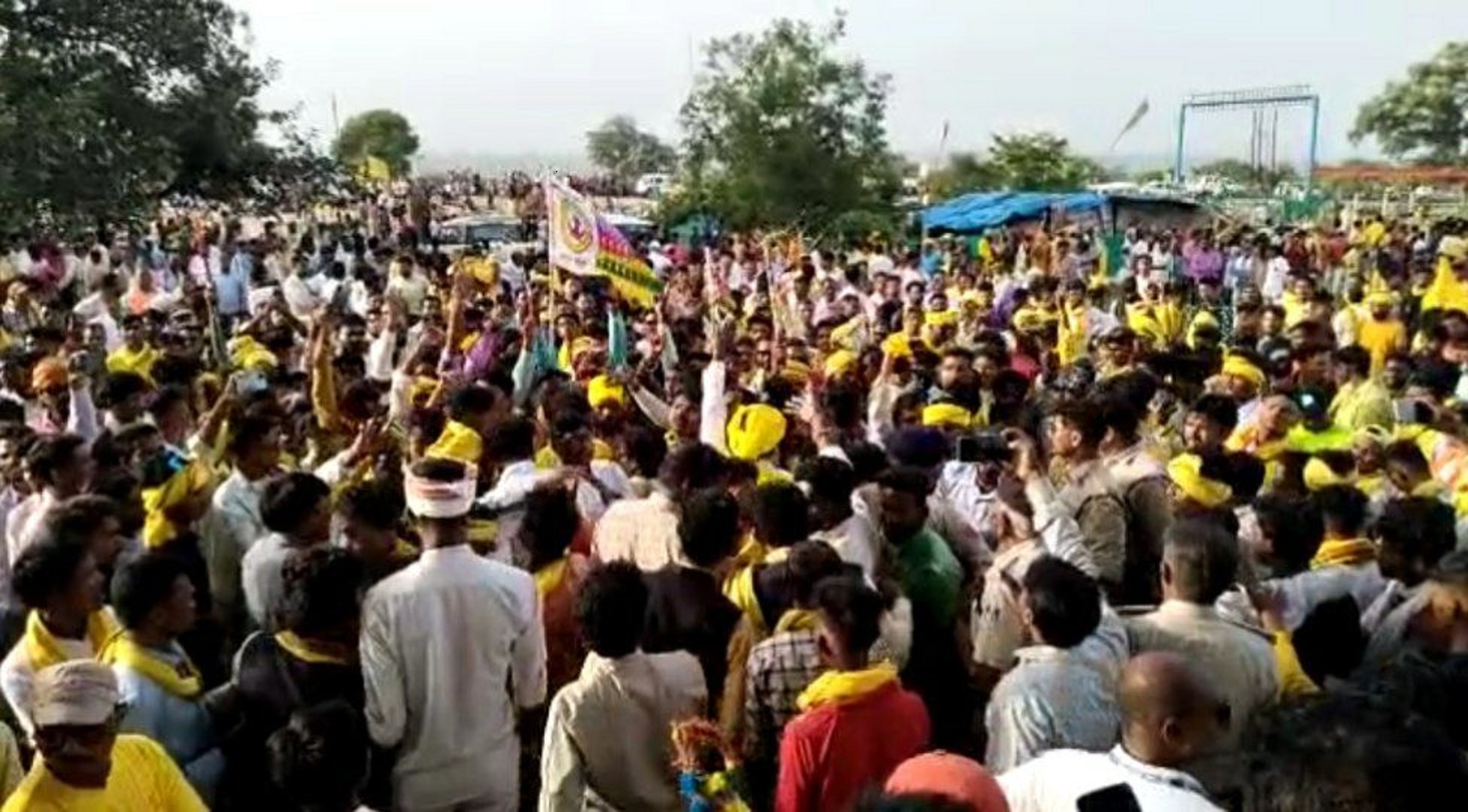 नाराज आदिवासियों ने पटवा के खिलाफ लगाए नारे | Angry tribals raised ...