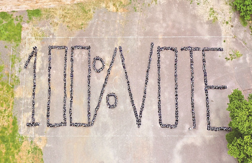 छात्राओं ने मानव शृंखला बनाकर 100% मतदान का दिया संदेश, स्कूल में ...