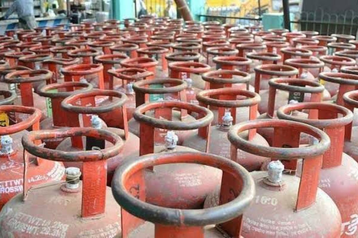Free Gas Cylinder: योगी सरकार का बड़ा गिफ्ट,अब यूपी में इन्हें मिलेंगे ...