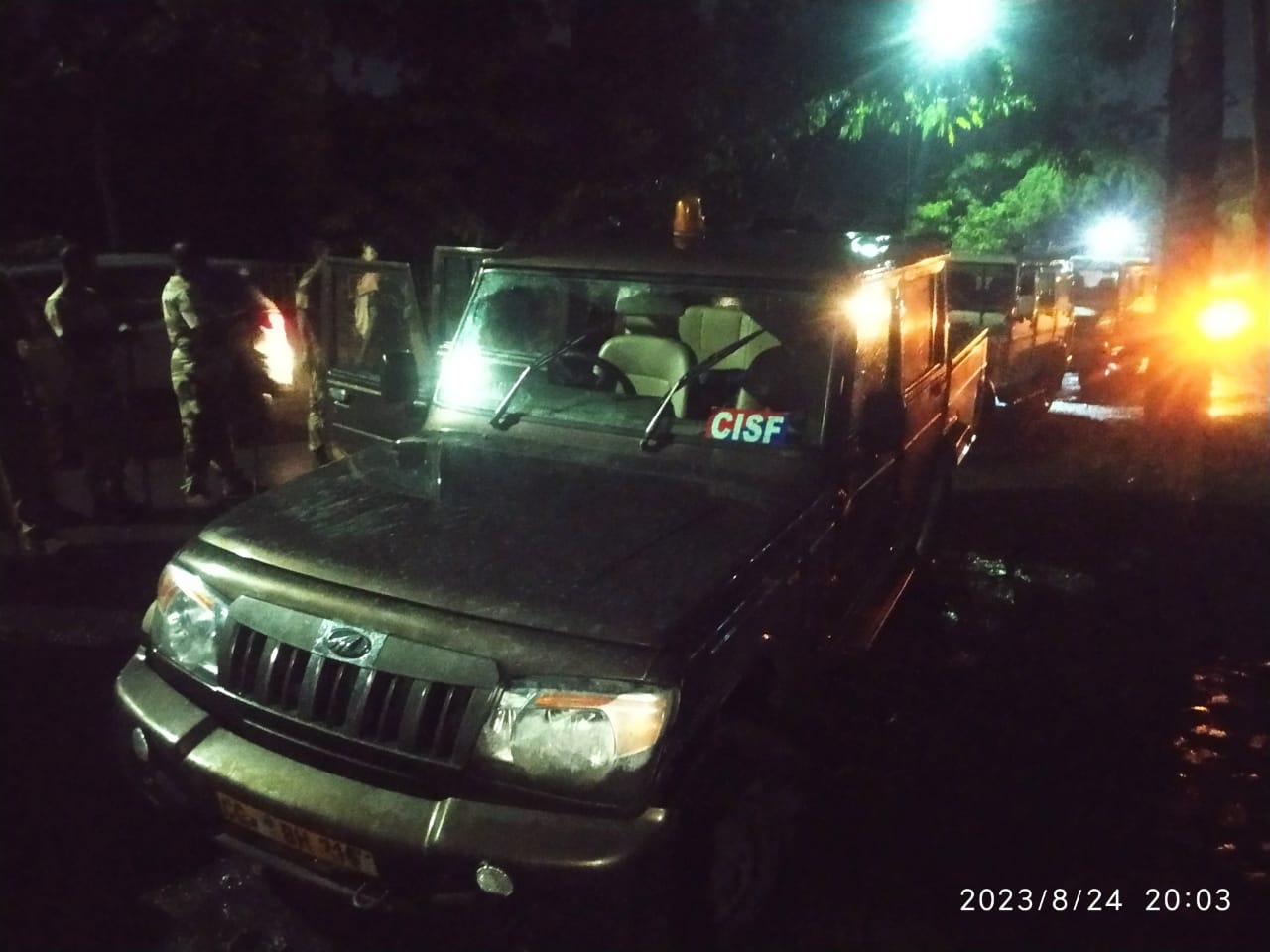 पीली बत्ती और सीआईएसएफ का स्टीकर लगाकर डीजल चोरी | Diesel theft by ...