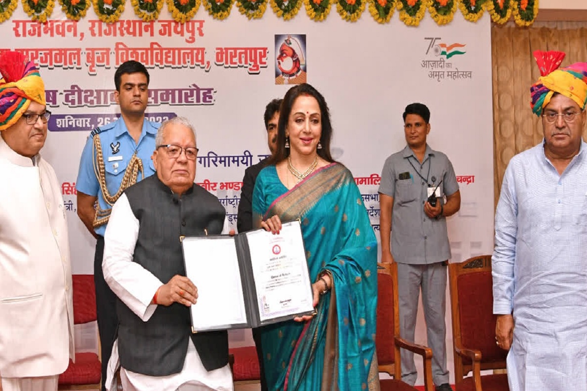 हेमा मालिनी को डी.लिट. व न्यायमूर्ति डॉ. दलवीर भंडारी को मिली डाक्टरेट ...