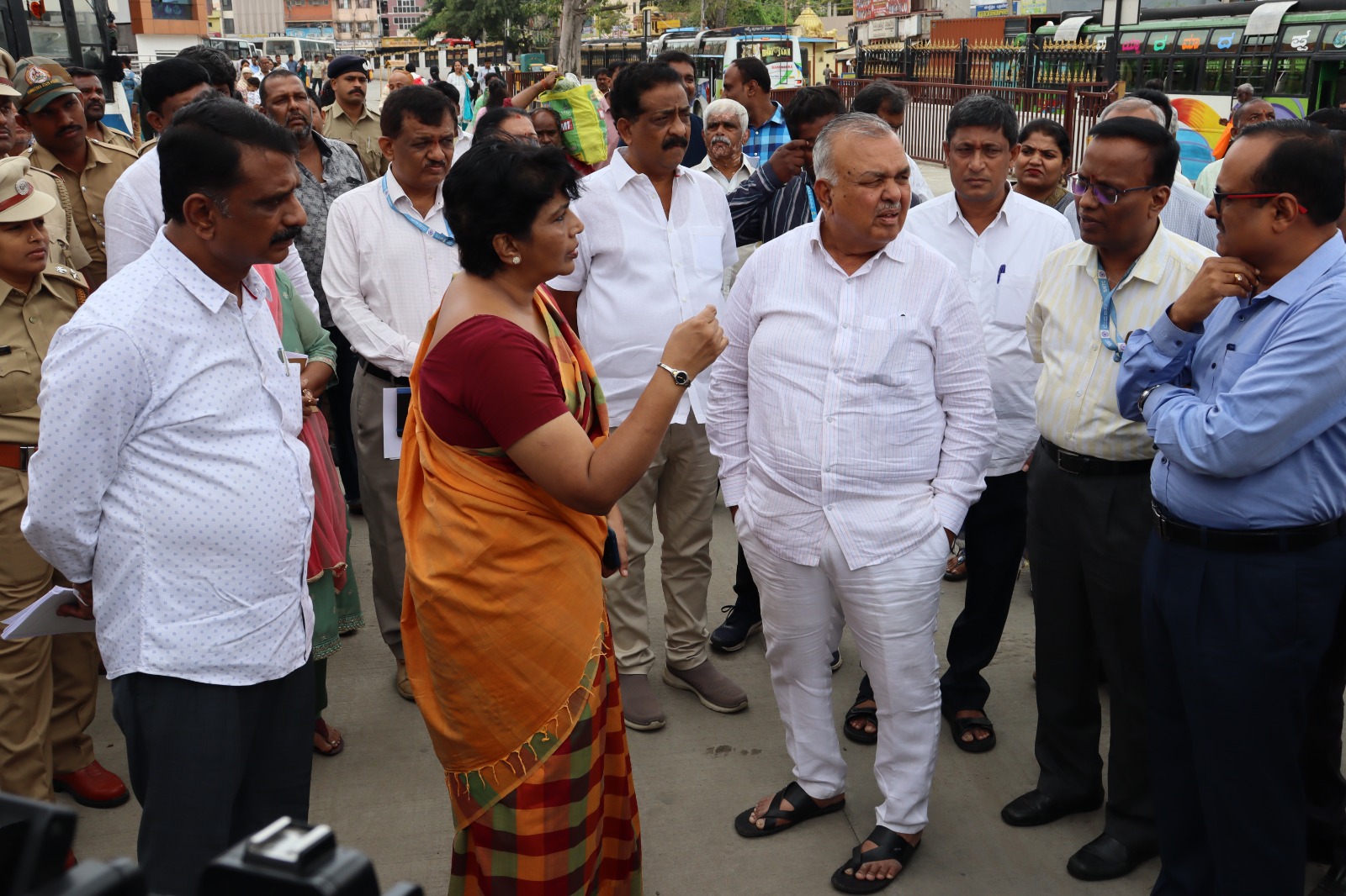 परिवहन मंत्री ने लिया कलासीपाल्यम बस स्टैंड का जायजा | Transport ...