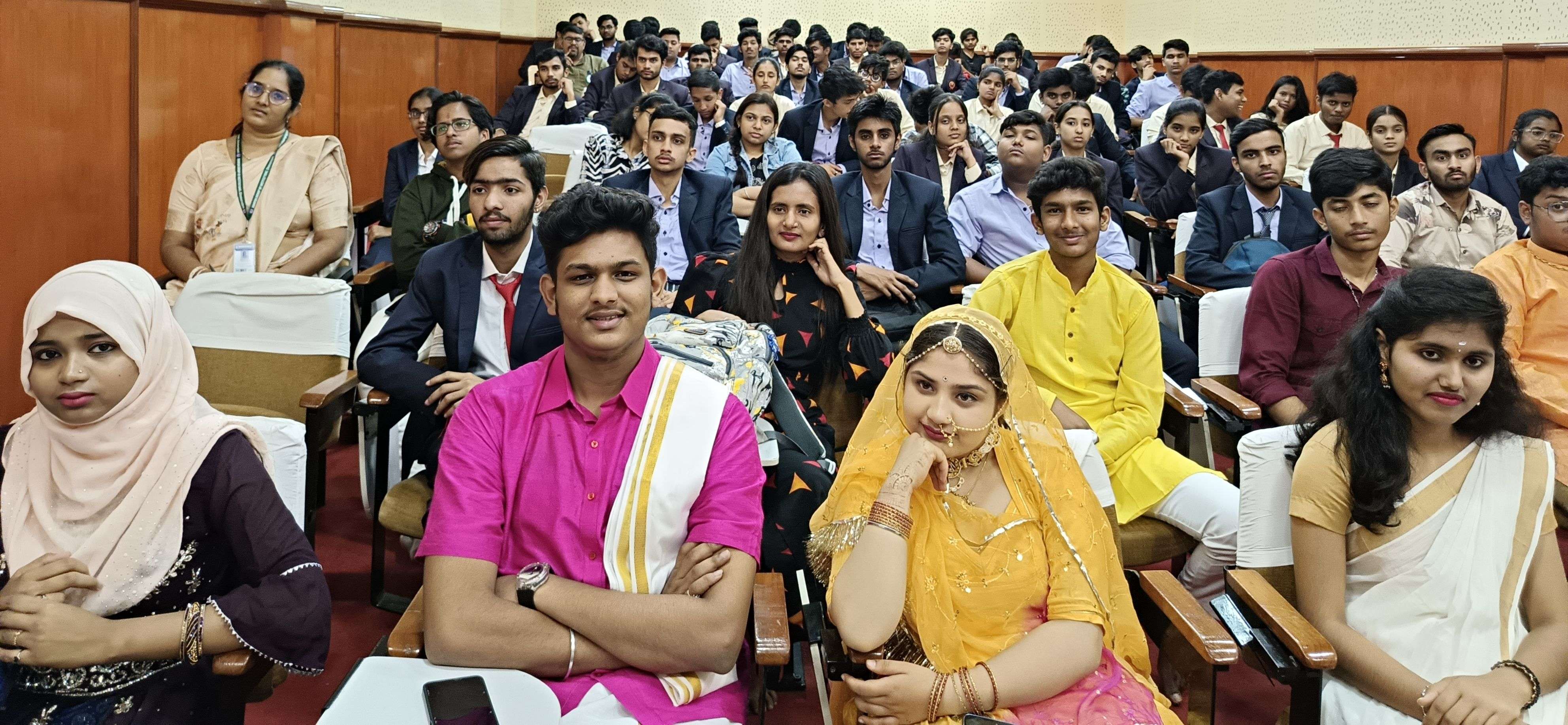 हिन्दी दिवस पर गूंजे राष्ट्रीयता के स्वर | Voices of nationalism echo ...