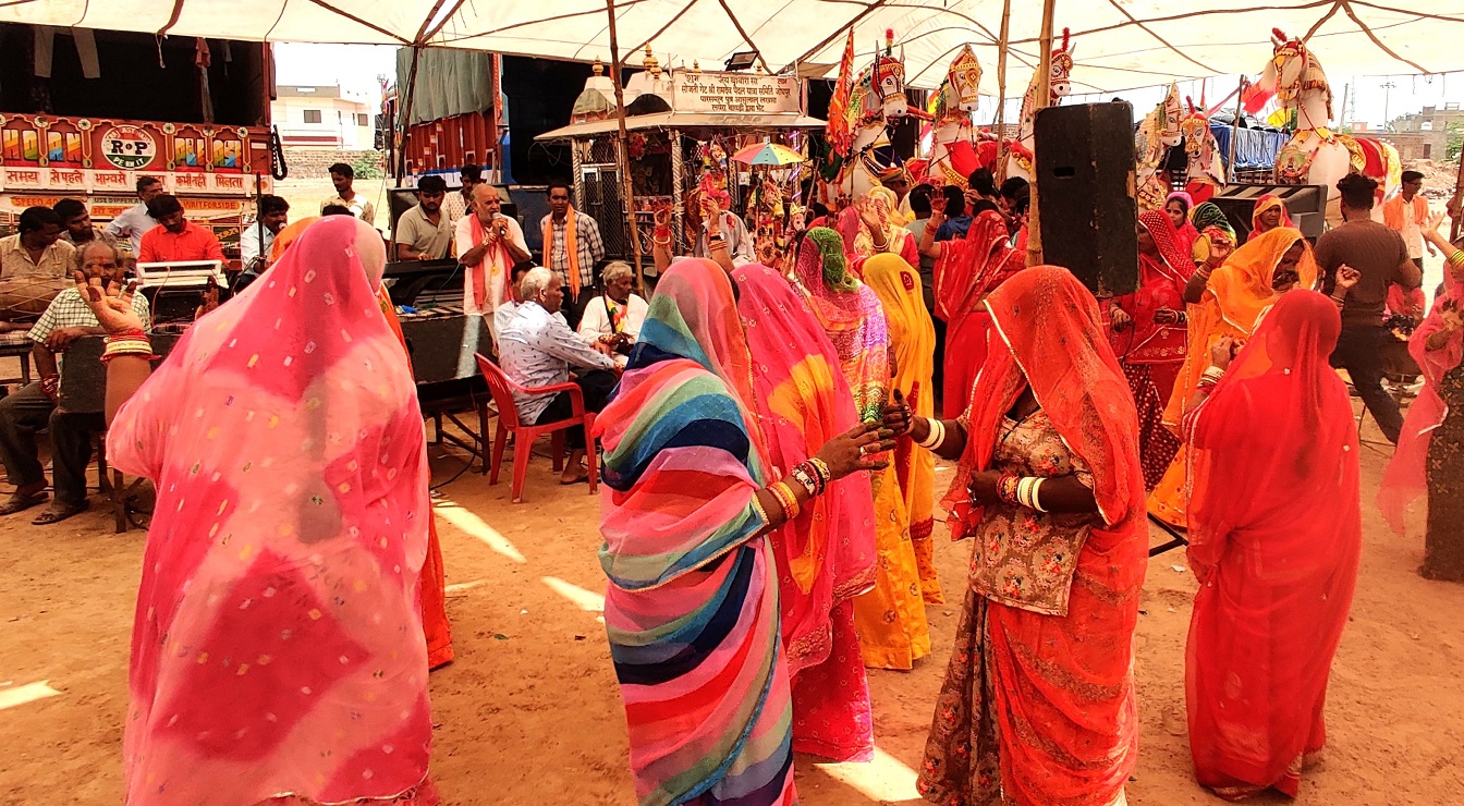 Bhadwa Mela: बाबा रामदेव का करवाया विवाह, जातरु बने भाई-बहिन | Patrika ...