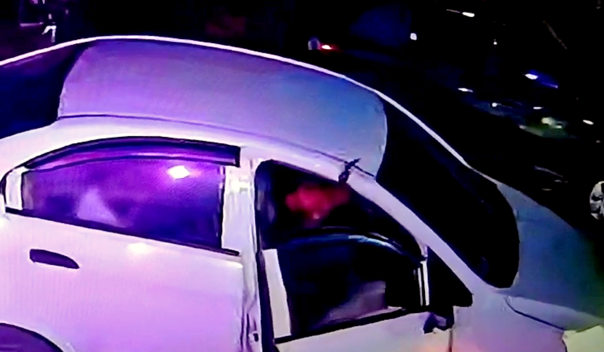 पुलिसकर्मी के घर पर फायरिंग हथौड़े से हमला बेटा बेटी घायल Firing At Policemans House