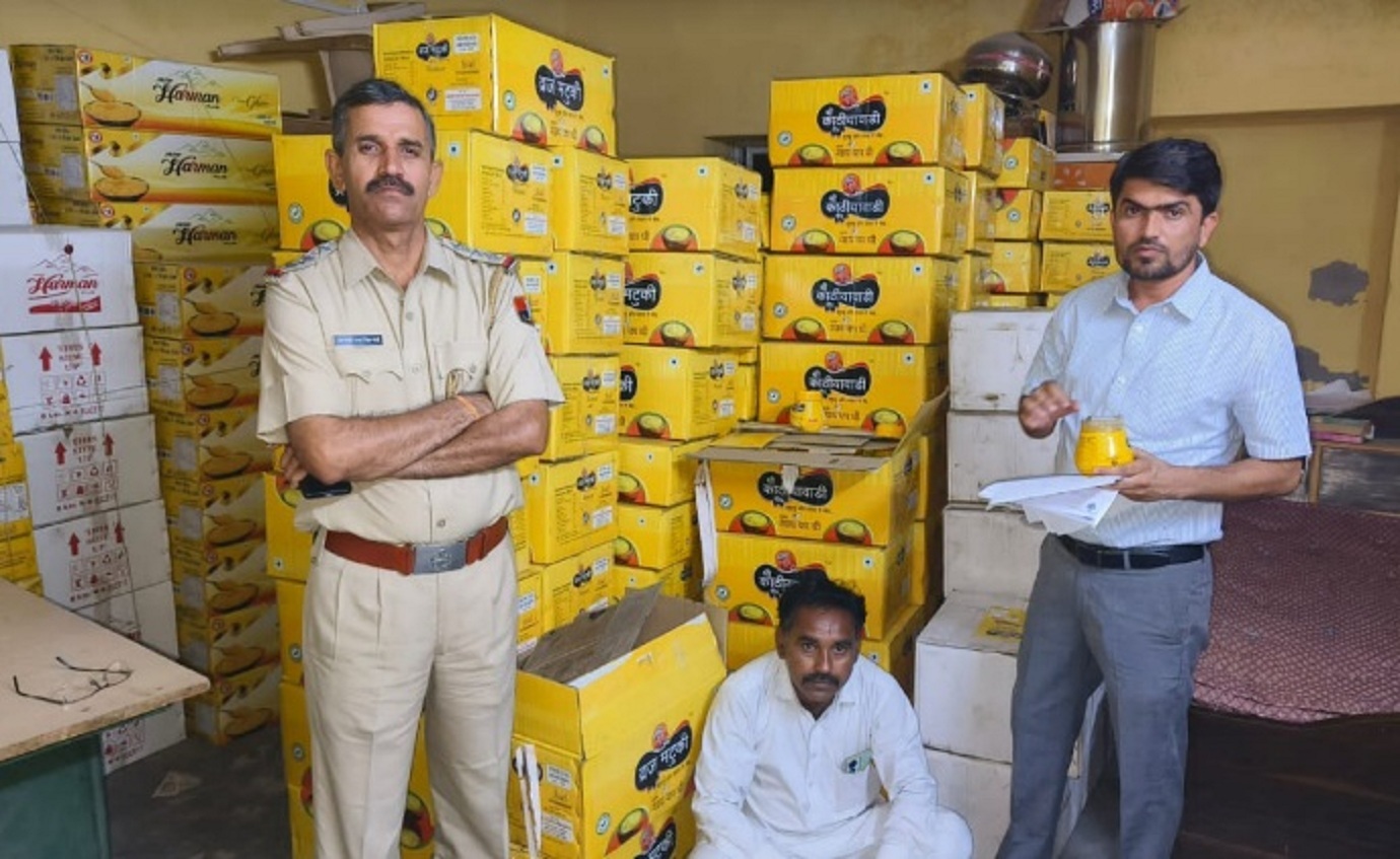 Crime: मिलावटी होने के संदेह में 2196 लीटर देसी घी जब्त | Crime: 2196 ...