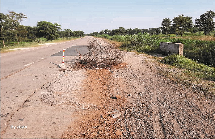 हैंडओवर हुआ नहीं और जगह-जगह से धंसने लगी 265 करोड़ की एनएच-49 सड़क ...
