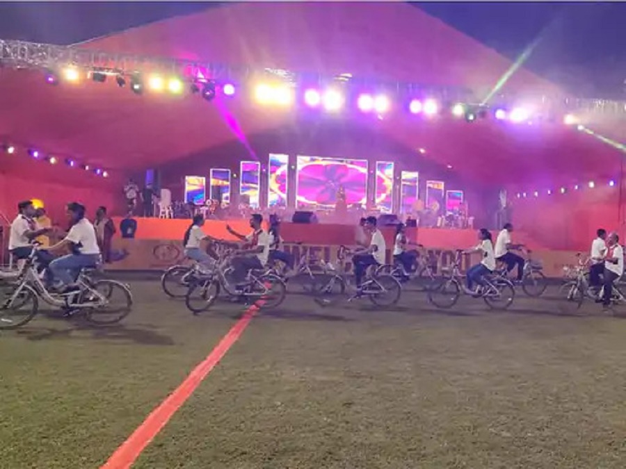 Surat cycle garba: सूरत में अद्वितीय गरबा, साइकिल चलाते-चलाते नृत्य का ...