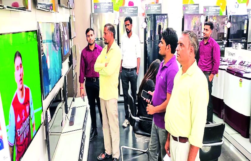तीन दिन में 8 करोड़ के इलेक्ट्रोनिक सामान की बिक्री की उम्मीद ...