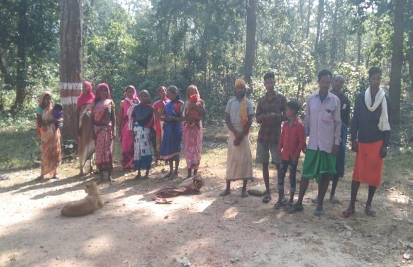 CG Second Phase voting 2023 : वोट देने उमड़ा उत्साह.. 20 किलोमीटर पैदल ...