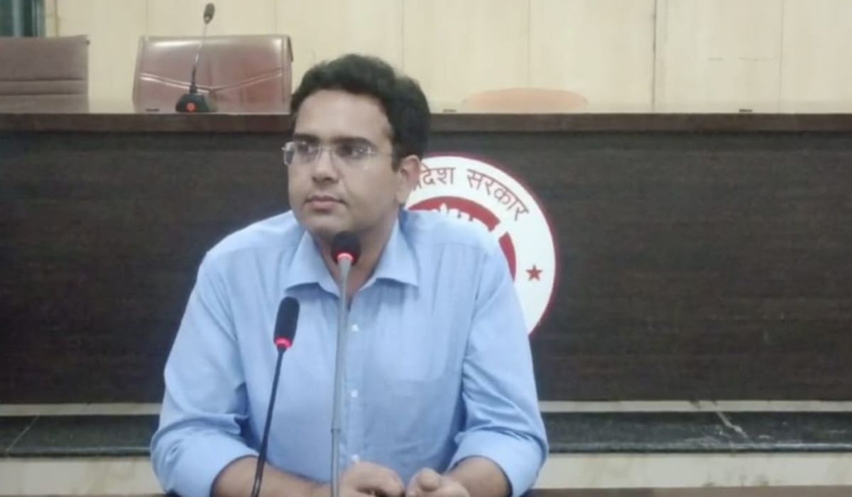 Prayagraj News: शुआट्स के वेतन विवाद की जांच डीएम ने इन पांच अफसरों के ...