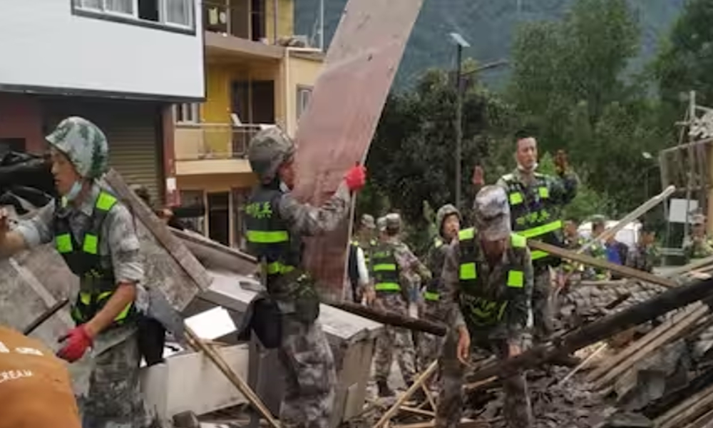 चीन में भूकंप से 111 लोगों की मौत, 230 घायल, वीडियो में देखें कैसे मची ...