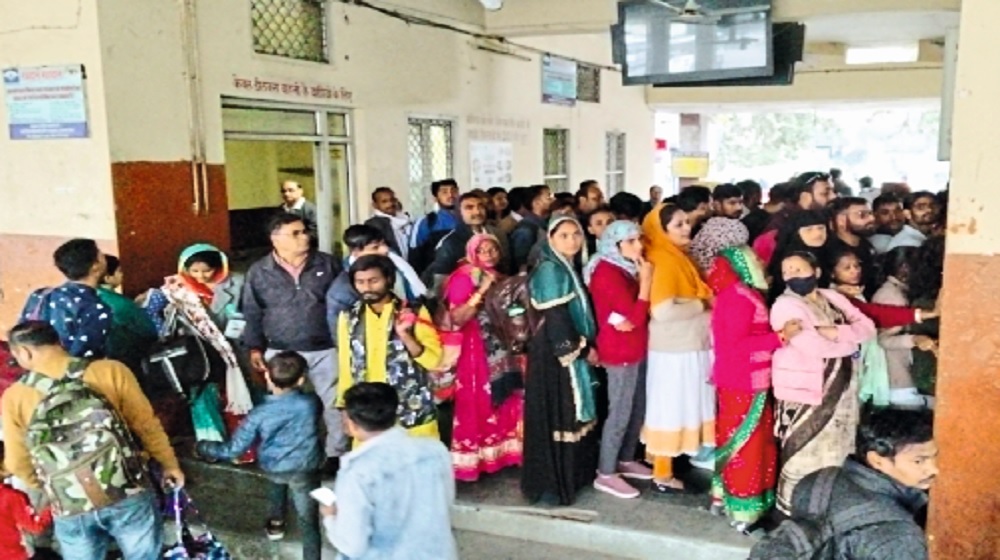 अजमेर रोडवेज बस स्टैंड पर उमड़ी भीड़, अफरातफरी मची, वजह जानकर चौंकेंगे ...