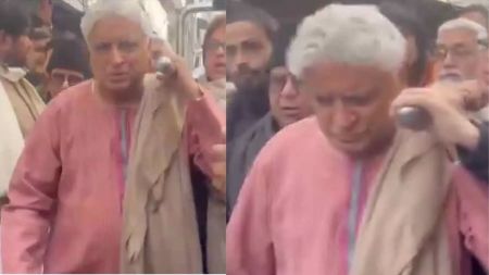Video: मुनव्वर राणा के निधन पर भावुक हुए Javed Akhtar, कंधा देते हुए ...