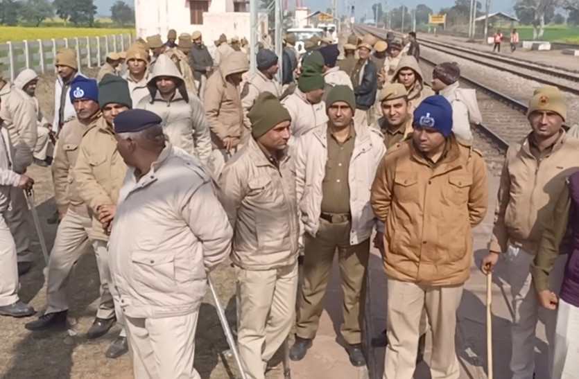 राजस्थान में फिर भड़की आरक्षण की आग, रेलवे ट्रैक के पास महापड़ाव शुरू ...
