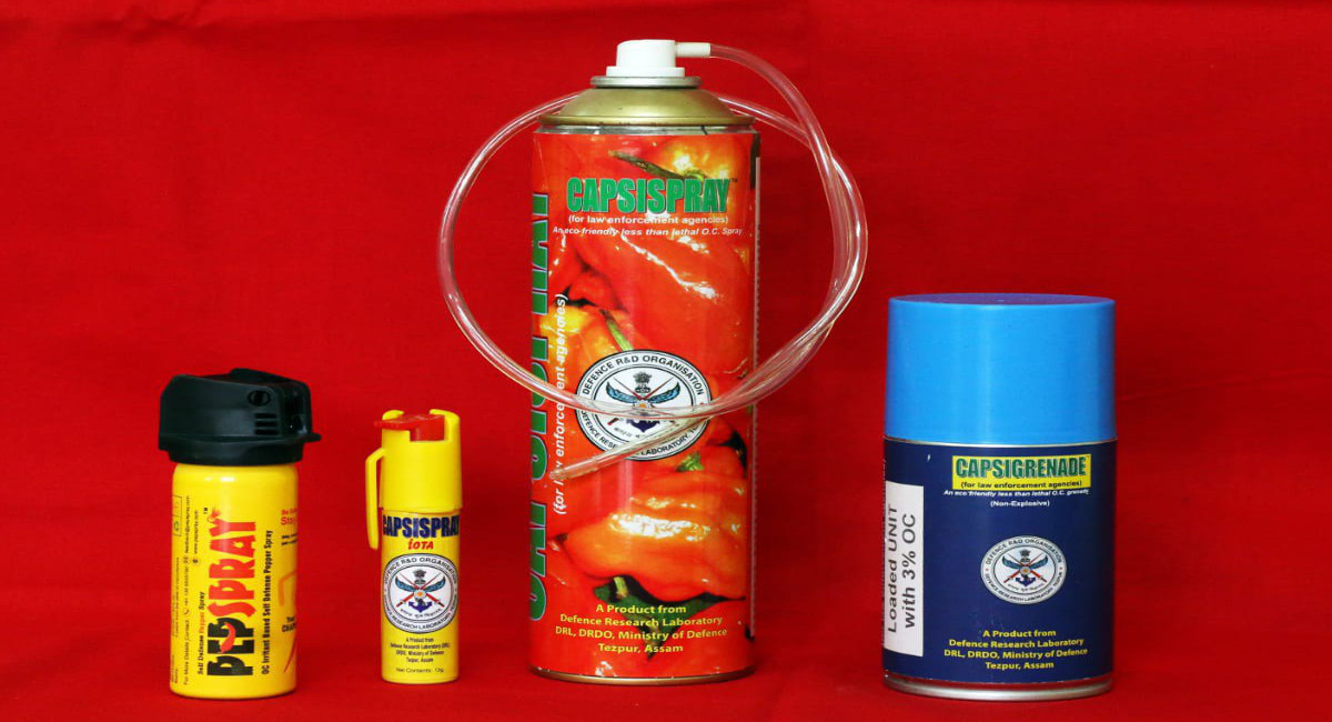 गजबः इंडियन आर्मी ने मिर्च को बनाया हथियार, उपद्रवियों का हो जाता है ...