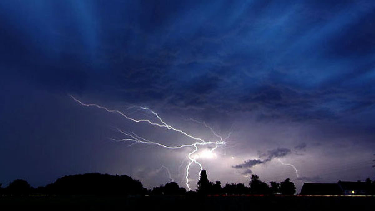 नई ट्रफ लाईन सक्रिय: 24-25 और 26 फरवरी को होगी जोरदार बारिश, चेतावनी ...