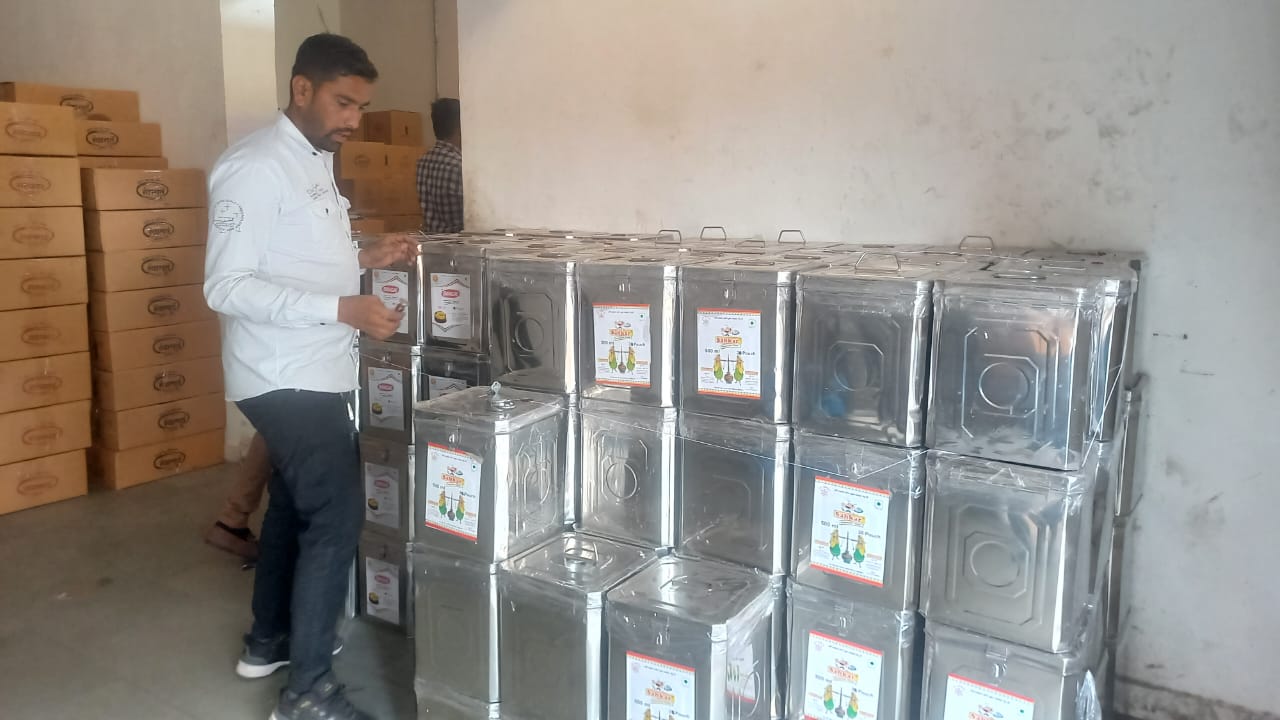 video news: छत्राल जीआईडीसी में 16000 किलो शंकास्पद घी बरामद | 16000 Kg ...