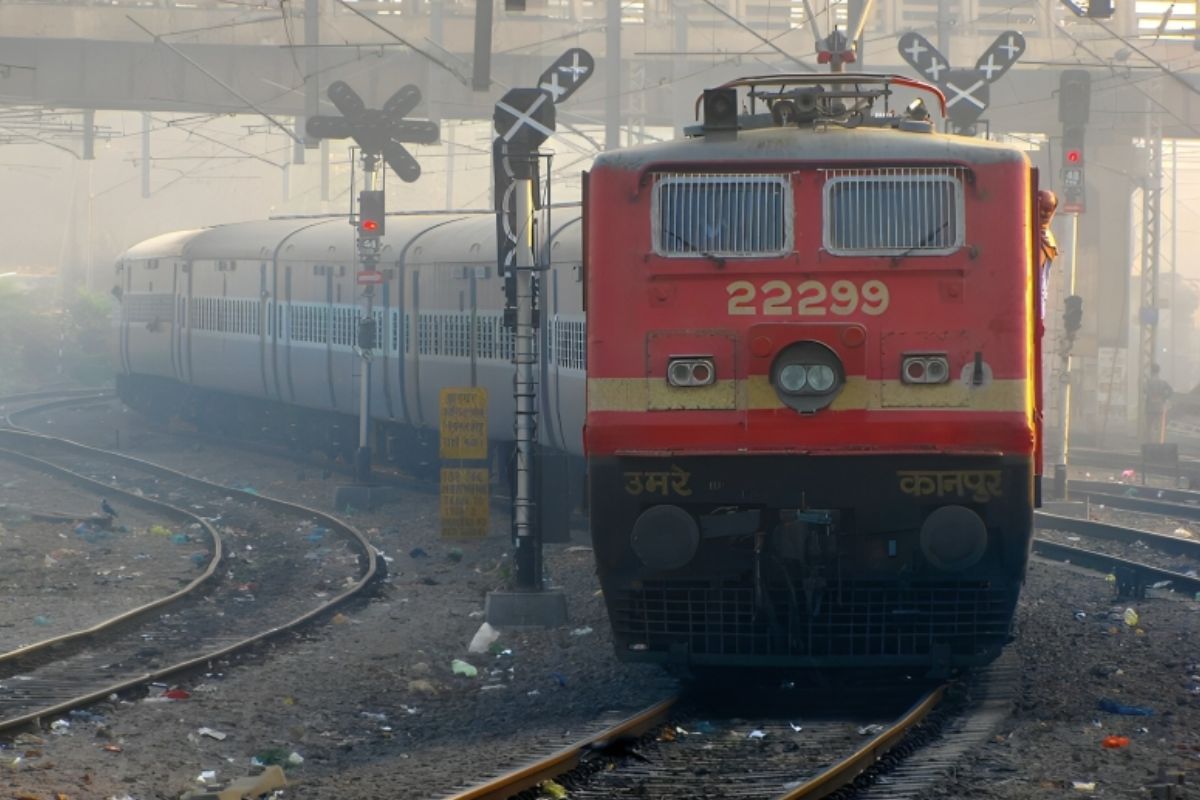 स्वतंत्रता सेनानी एक्सप्रेस में हार्ट अटैक से महिला की मौत, तीर्थ ...