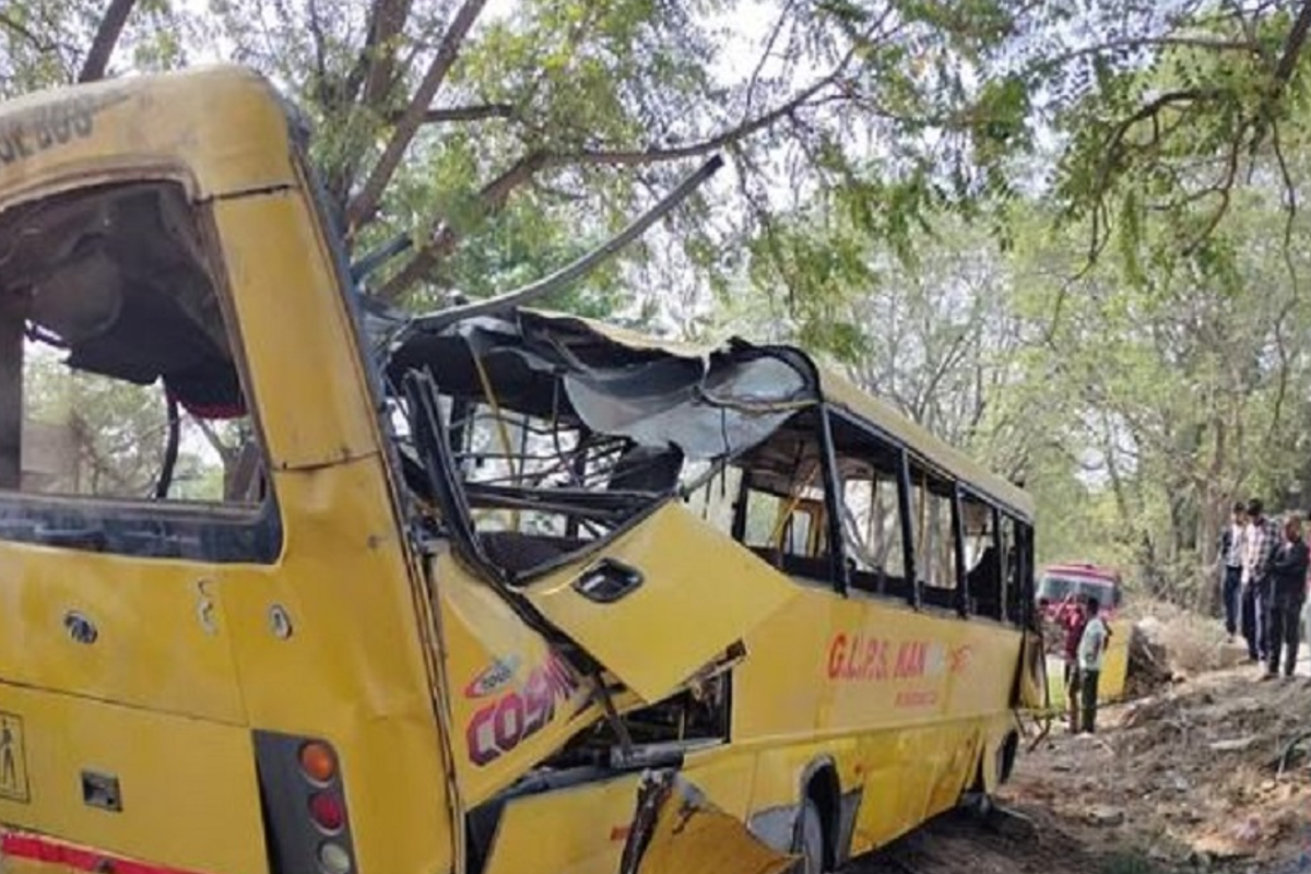 स्कूल बस पलटने से 7 छात्रों की मौत, 15 घायल, छुट्टी के दिन भी खुला था ...