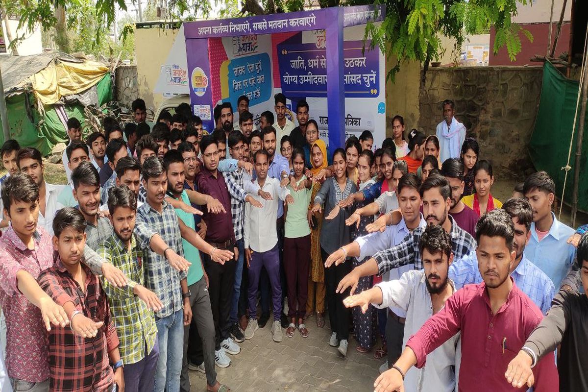 राजस्थान पत्रिका की जनादेश यात्रा अलवर शहर में पहुंची, रोजगार है बड़ा ...