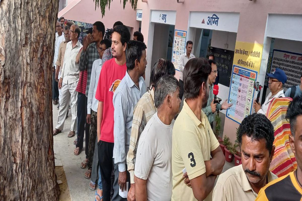 बीकानेर: जिले के 1685 केंद्रों पर शुरू हुआ मतदान, 140 मतदान केन्द्र है ...