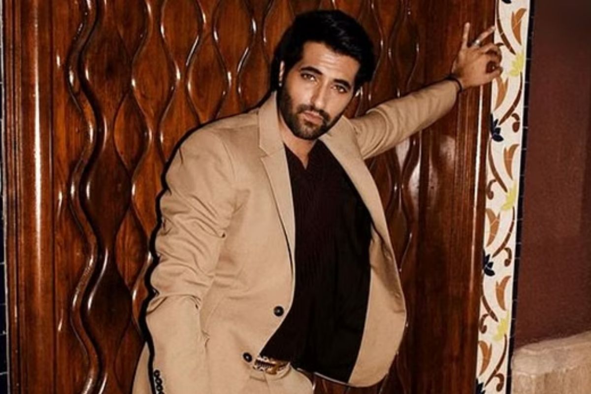 बिना कपड़ों के सीन देने को तैयार है ये एक्टर, फिल्म ‘फाइटर’ में कर चुका ...