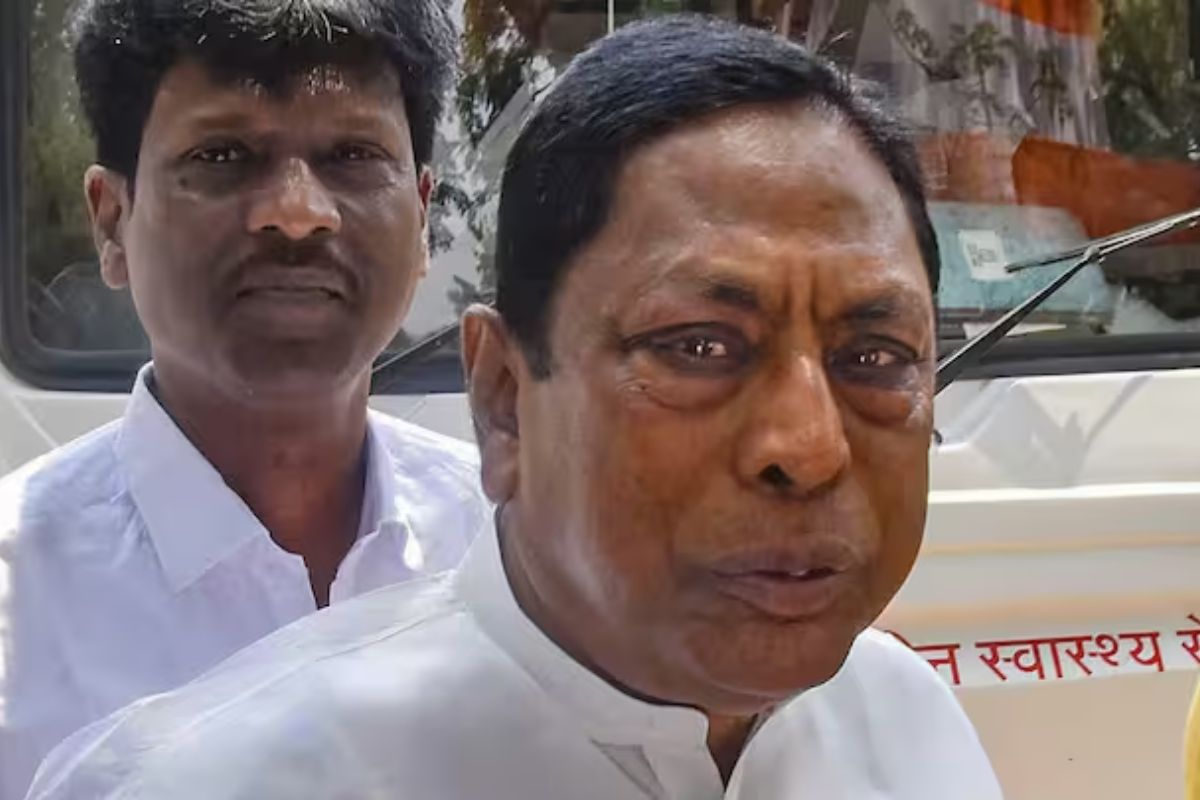 मंत्री आलमगीर आलम को Ed ने किया गिरफ्तार सचिव के नौकर के घर रेड में