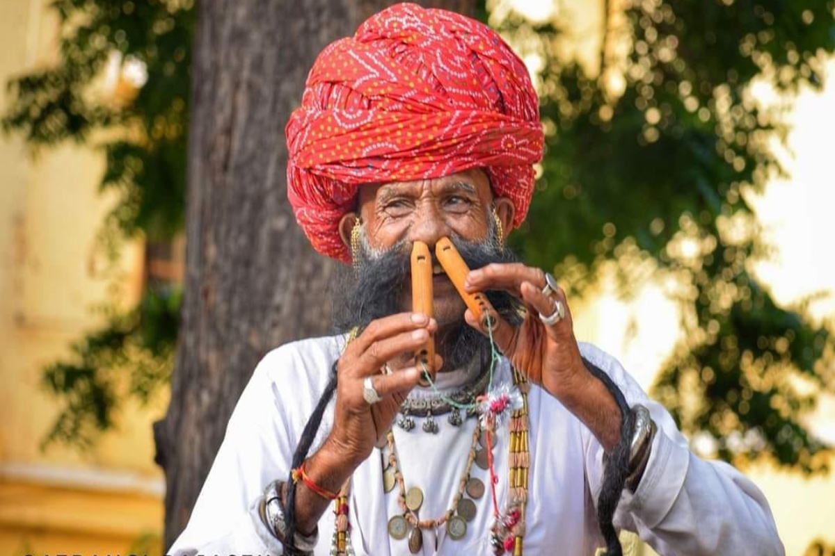 नाक से अलगोजा बजाने वाले राजस्थान के इस कलाकार ने बनाया रिकॉर्ड, बिल क्लिंटन से लेकर कई दिग्गज ...