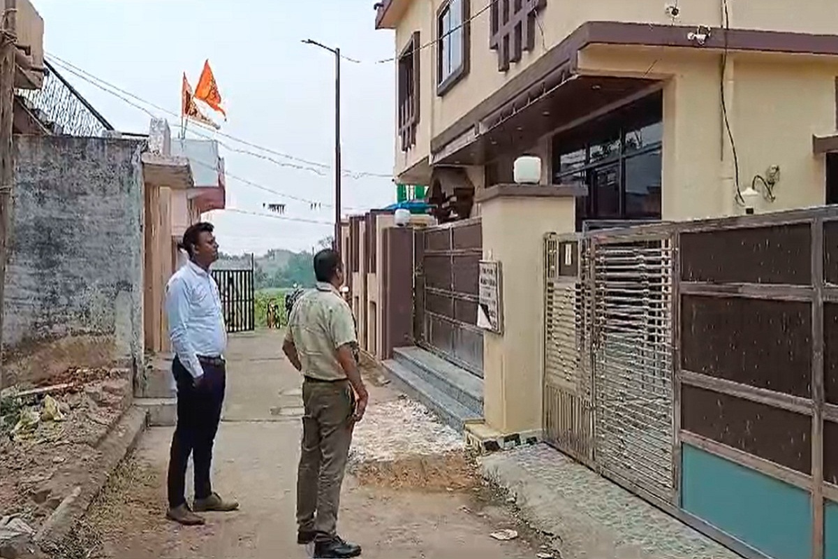 Mahadev Satta App Case: छत्तीसगढ़ में 29 जगहों पर EOW की रेड, MP से आरक्षक गिरफ्तार, इन्हें भी ...