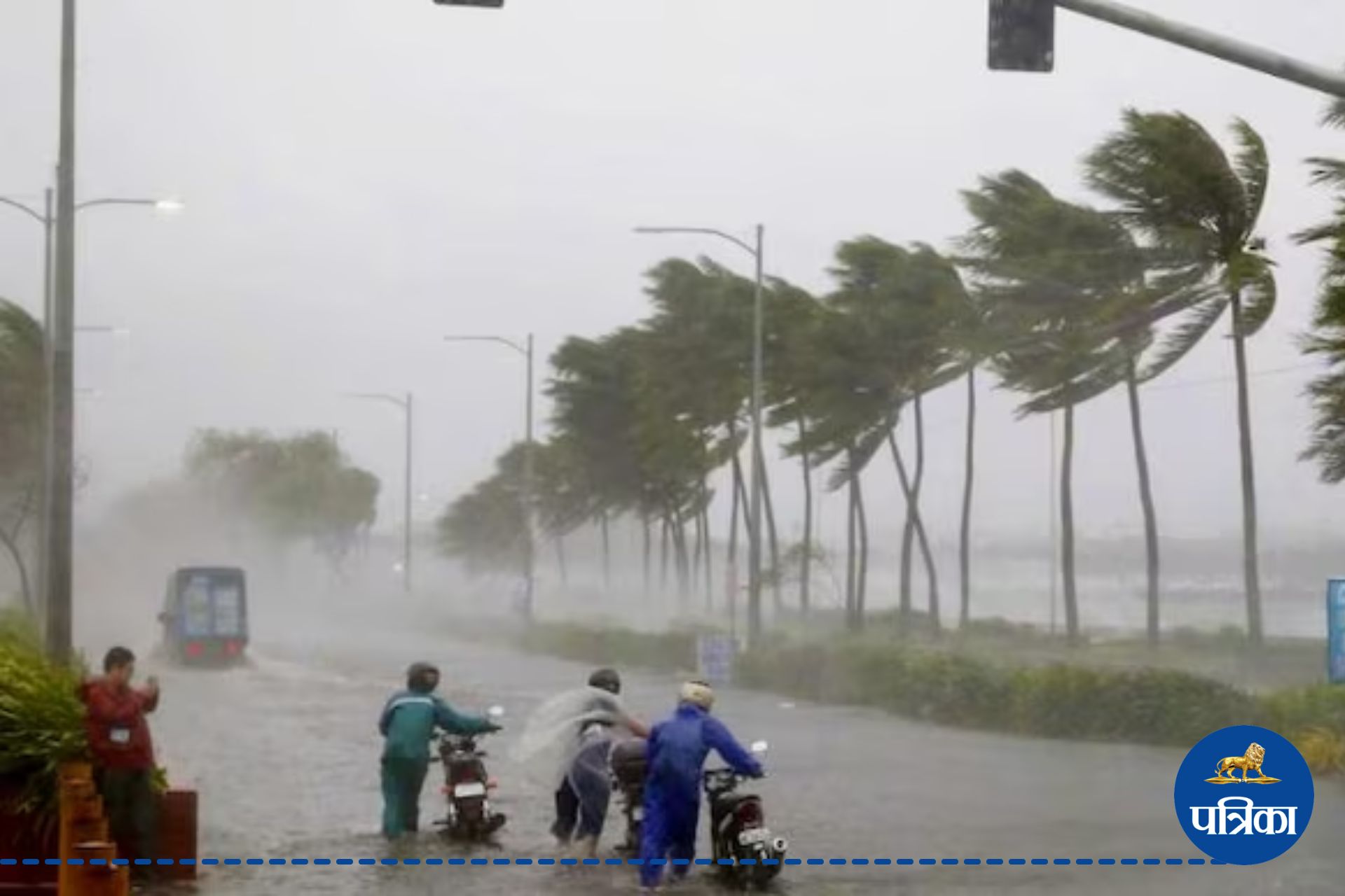 Cyclone Remal Updates: भीषण तूफान से कोलकाता में 1 की मौत, पेड़ और ...