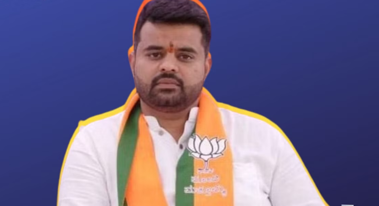 Prajwal Revanna : एमपी आया भाई, प्रज्वल रेवन्ना को यौन उत्पीड़न केस से ...