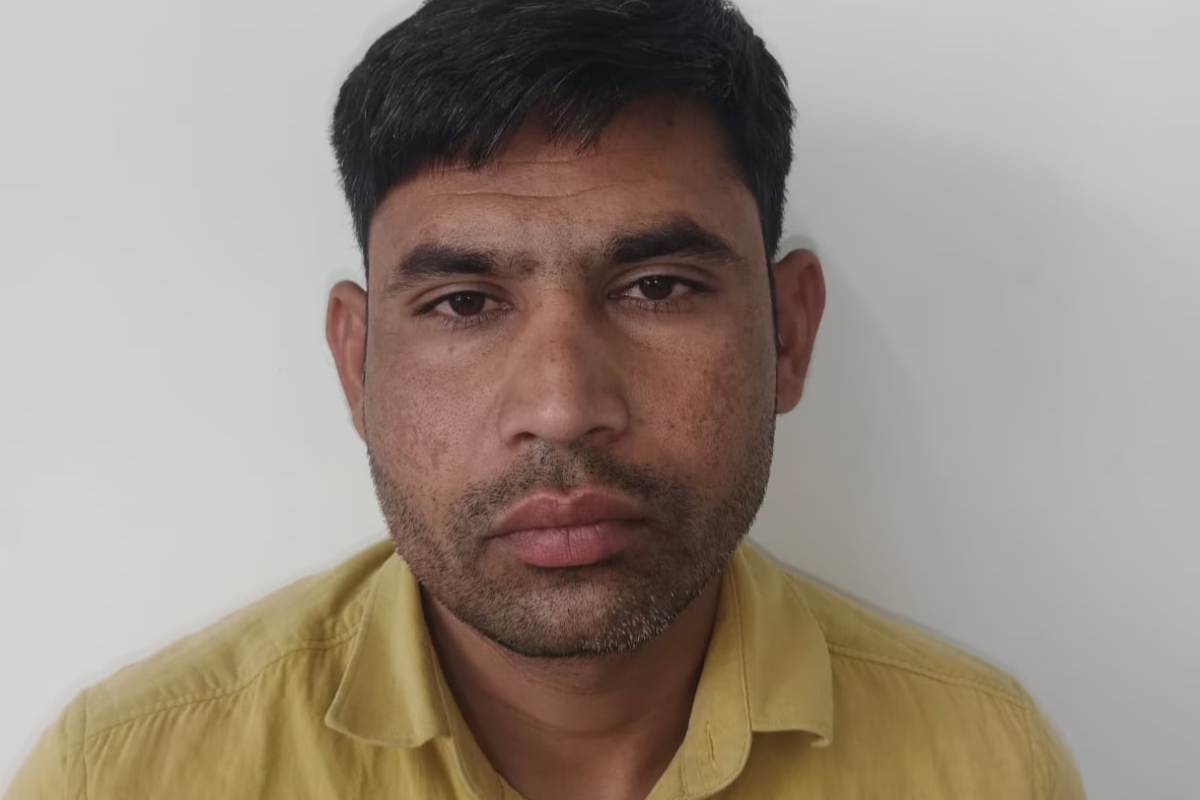 Rajasthan एक टीचर ने रिश्तेदारों को ऐसे बनाया थानेदार पटवारी बाबू पोल खुली तो सब हो गए गायब 