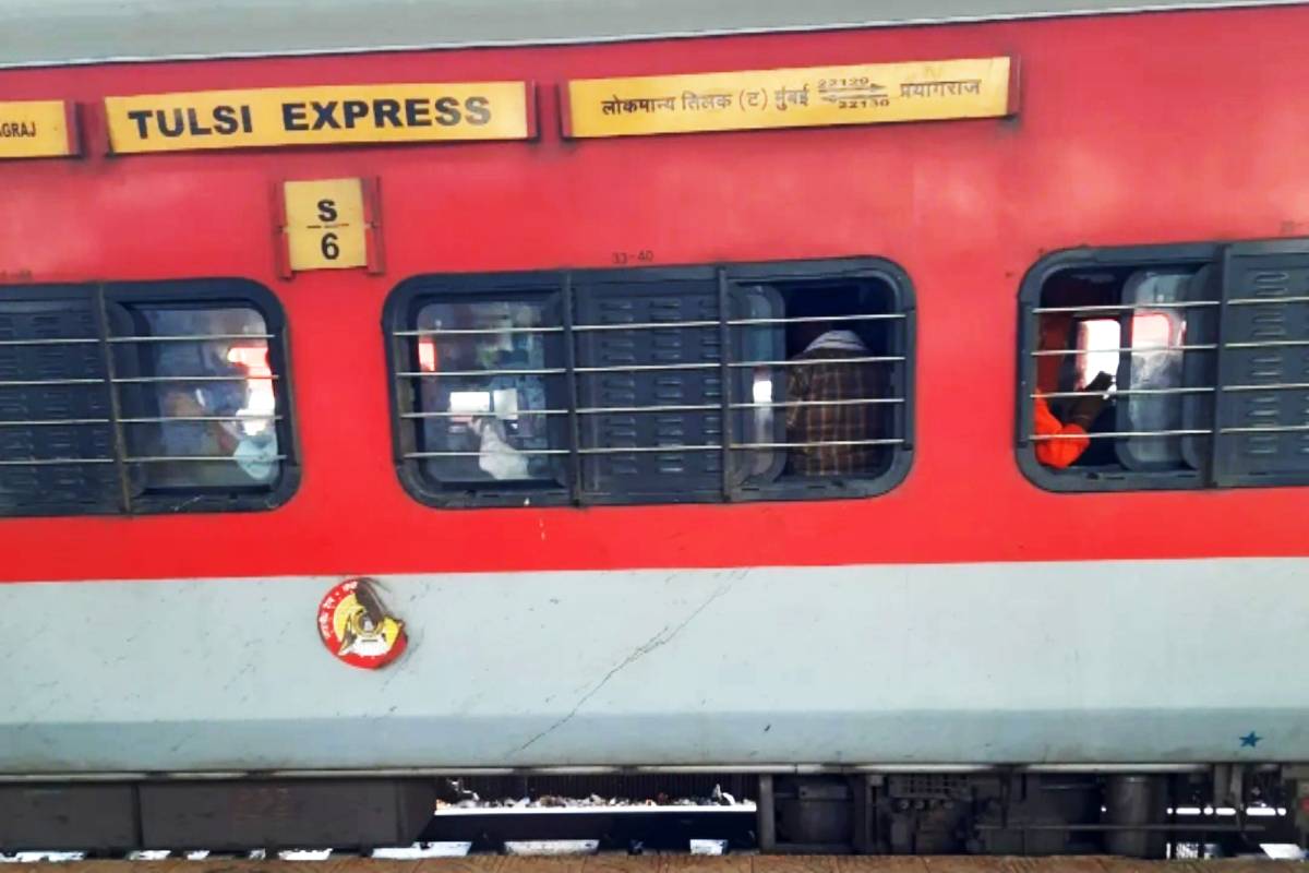 तुलसी एक्सप्रेस हादसे का शिकार होते होते बची, विदिशा रेलवे स्टेशन के ...