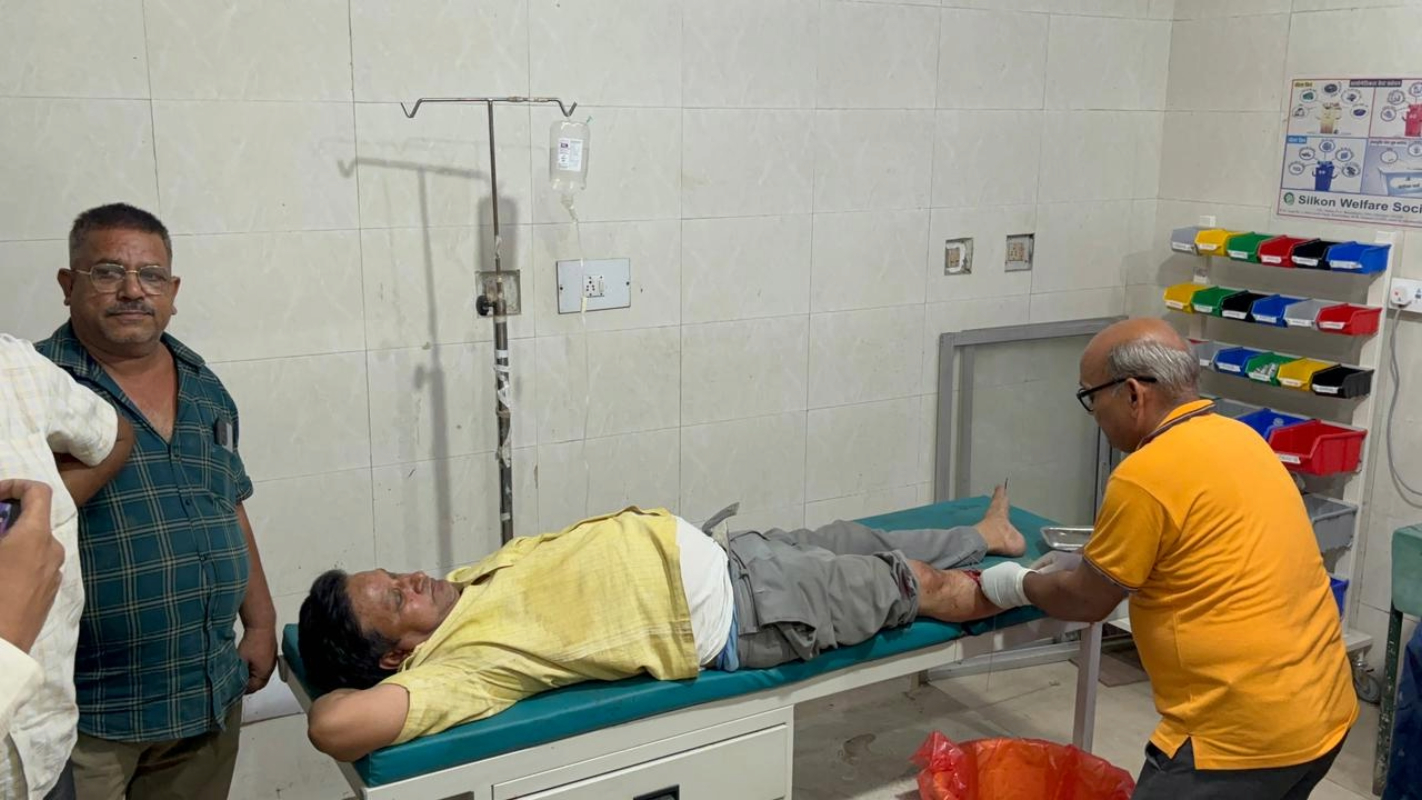 Mau Crime: भतीजे ने चाचा को मारी गोली, स्थिति गंभीर | Mau gangster accused shot his uncle ...