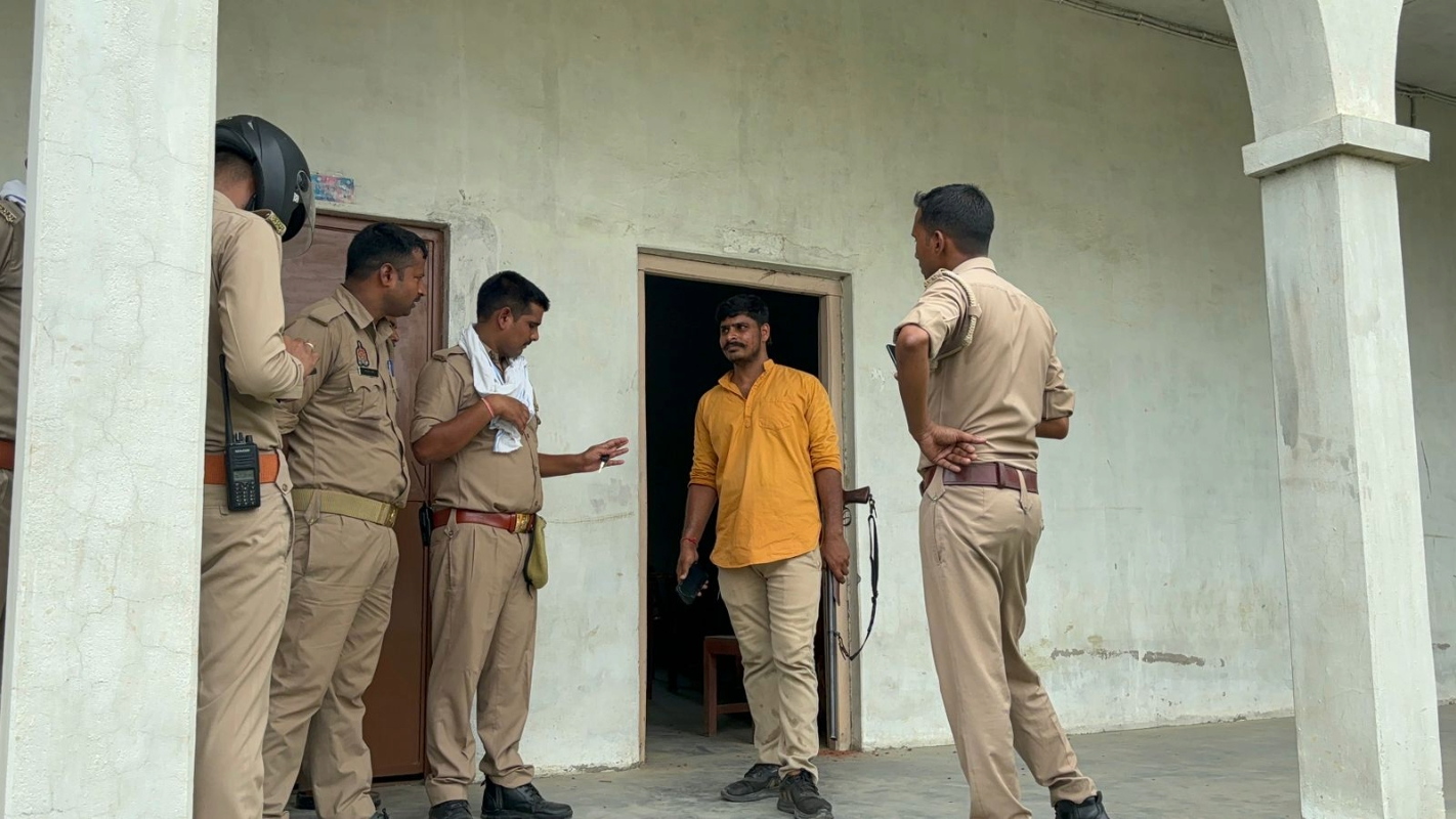 Mau Crime: पुलिस की मौजूदगी में बीजेपी विधायक की गुंडई, फायरिंग से क्षेत्र में दहशत | Patrika ...