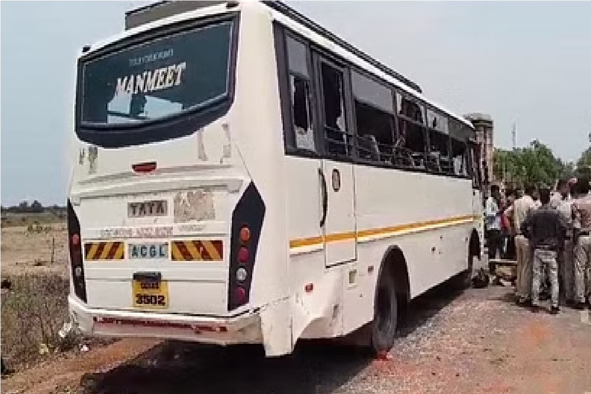 CG Road Accident: बस ने 2 बाइक को मारी टक्कर, एक को 100 मीटर तक घसीटा, 3 की दर्दनाक मौत | CG ...