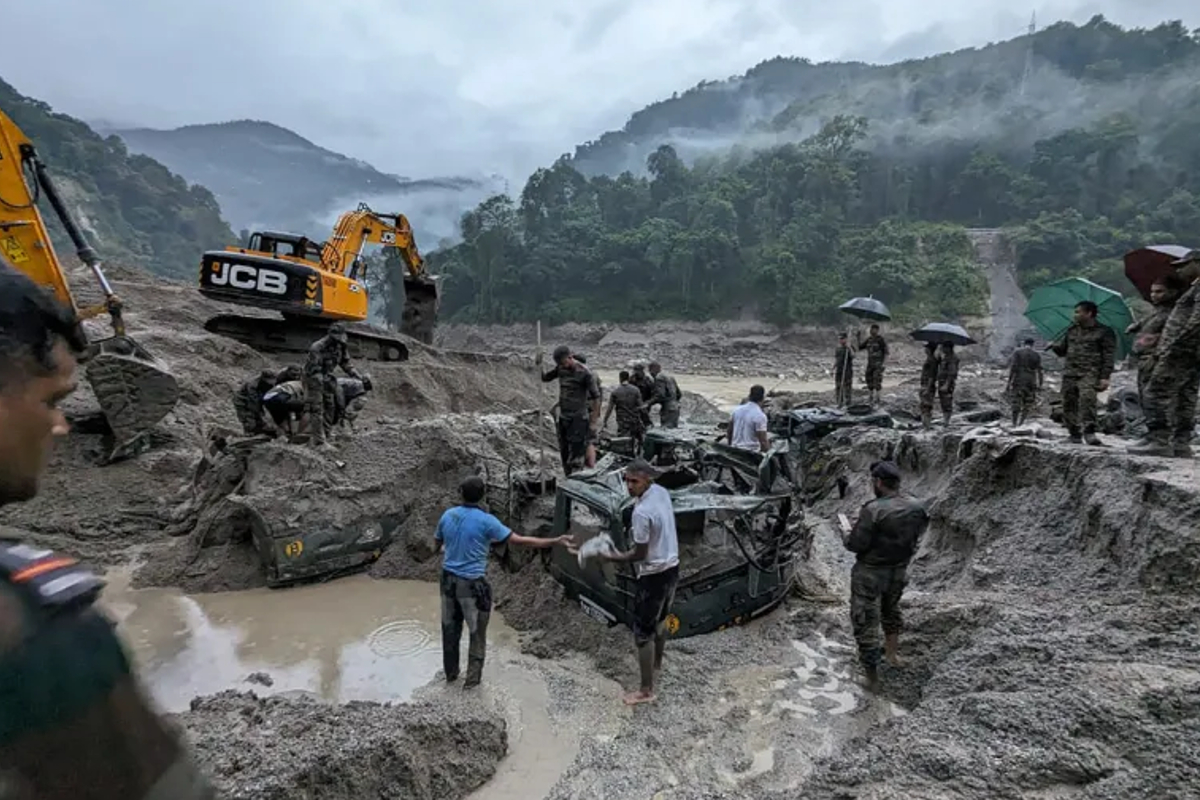 Sikkim Tragedy: सिक्किम में भारी बारिश से तबाही, 2 की मौत कई लोग लापता ...