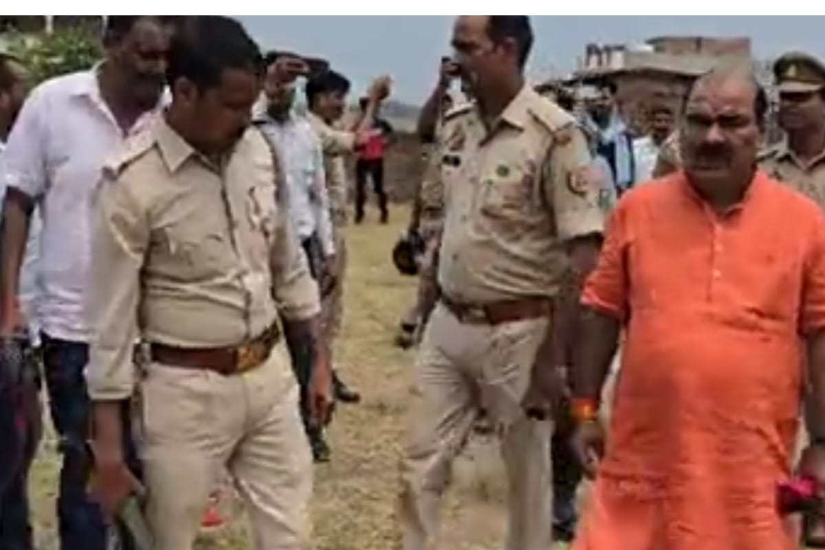 मऊ में बीजेपी एमएलसी के गनर ने चलाई गोली, प्रबंधकीय विवाद में पहुंचे थे ...