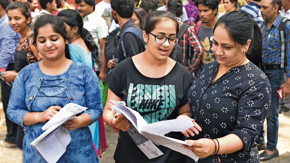 नीट परीक्षा 2024 में घोटाला, पेपर लीक, ग्रेस मार्क्स विवाद, छात्रों ने ...