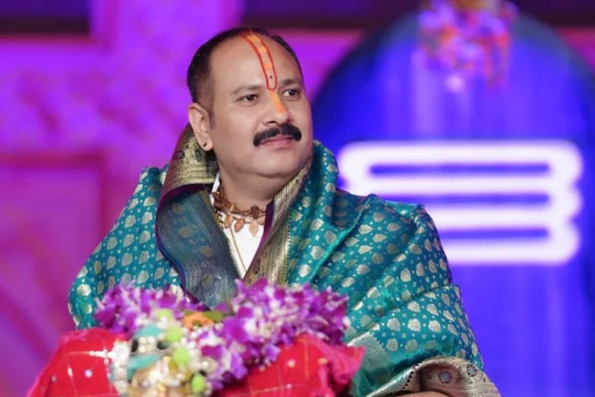 ‘मैं तुलसीदास की तरह गंवार हूं’…राधा रानी विवाद के बाद प्रदीप मिश्रा के ...